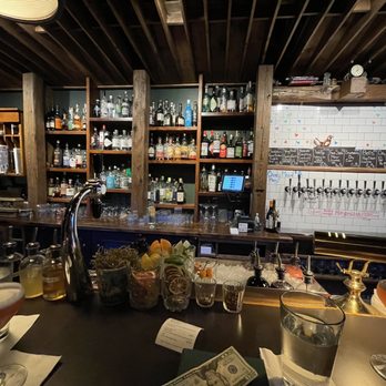 THE ROBIN ROOM - Updated December 2025 - 104 Photos & 76 Reviews - 821 ...