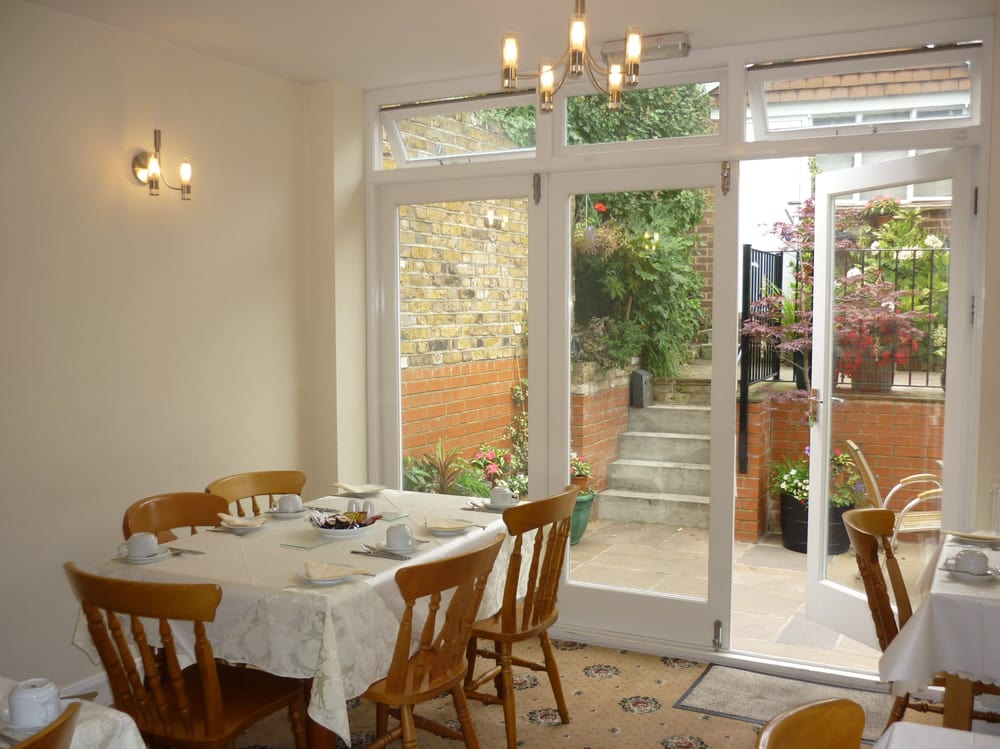 MARPLE COTTAGE GUEST HOUSE - Updated January 2025 - 13 Photos - 113 ...