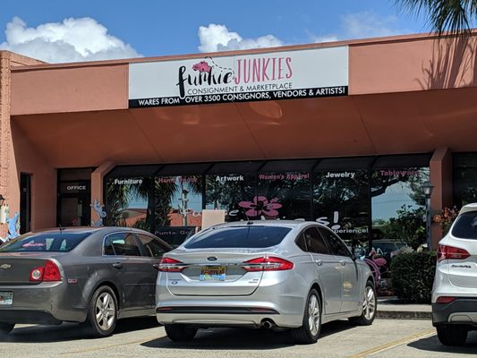 FUNKIE JUNKIES - 44 Photos & 27 Reviews - Thrift Stores - 204 E ...