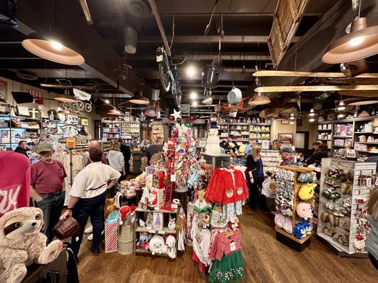 CRACKER BARREL OLD COUNTRY STORE - Updated December 2025 - 572 Photos ...