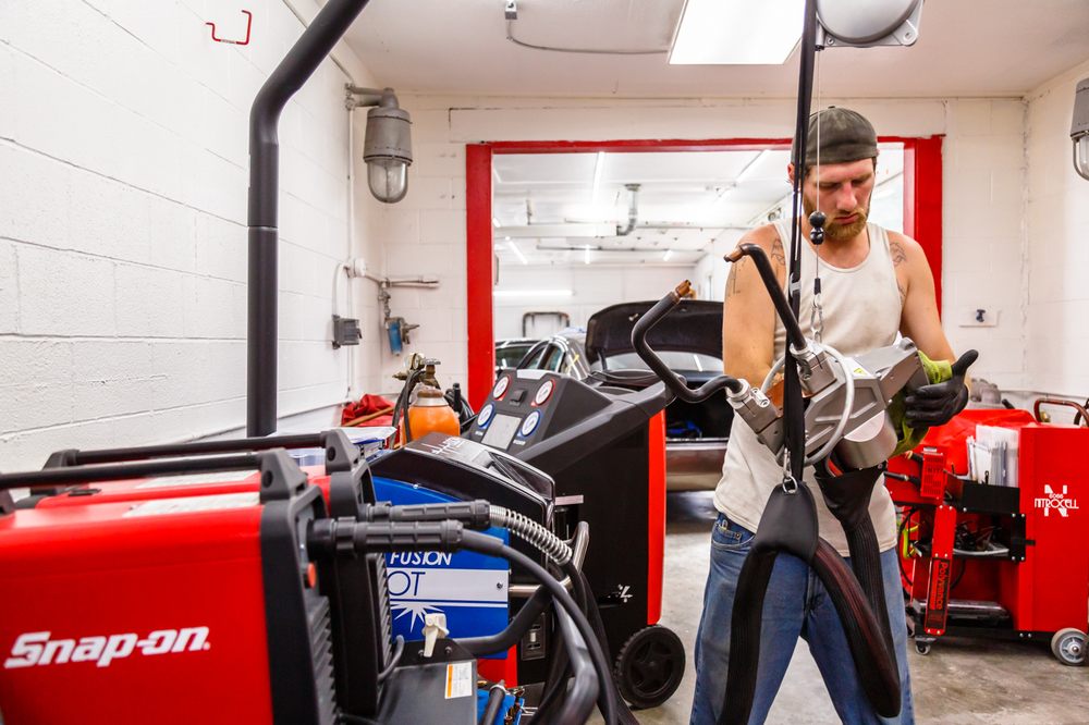 QUALITY COLLISION - Updated August 2025 - 94 Photos - 2110 S Walnut St ...