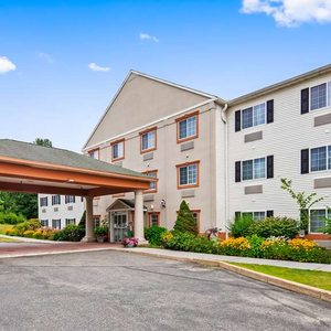 THE VILLAGE INN - 16 Photos & 17 Reviews - 16 Church St, Lenox ...