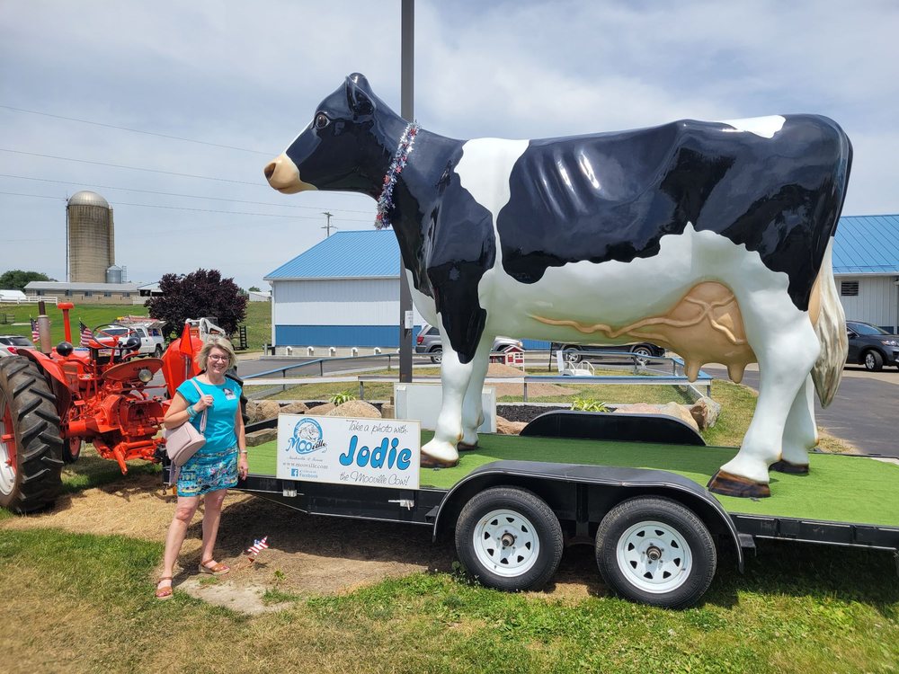 MOO-VILLE CREAMERY - Updated September 2024 - 83 Photos & 42 Reviews ...