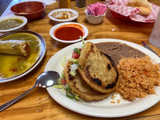 NACHOS - Updated December 2025 - 47 Photos & 80 Reviews - 904 Rte 66 ...