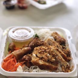 HILO RICE NOODLE SOUP RESTAURANT - Updated July 2024 - 174 Photos & 147 ...