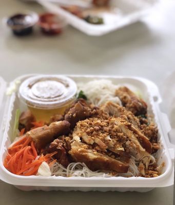 HILO RICE NOODLE SOUP RESTAURANT - Updated August 2024 - 174 Photos ...