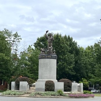 MONUMENT AVENUE - Updated July 2025 - 105 Photos & 21 Reviews - 3321 ...