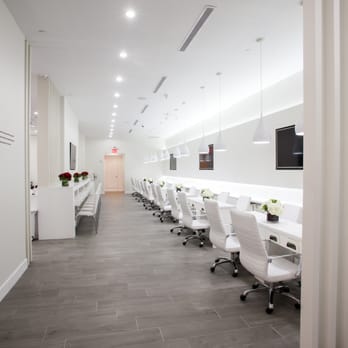 Tutti nails store