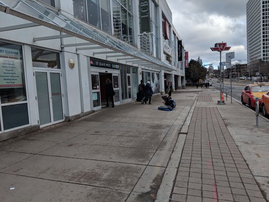 ST CLAIR WEST SUBWAY STATION - Updated October 2025 - 31 Photos - 370 ...
