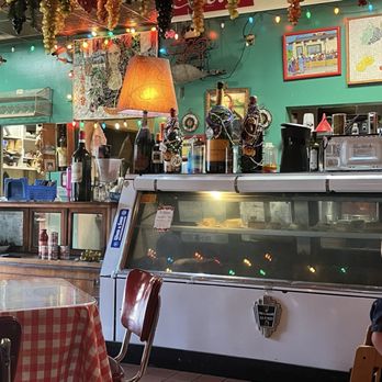 MONJUNIS ITALIAN CAFE AND GROCERY - Updated January 2026 - 132 Photos ...