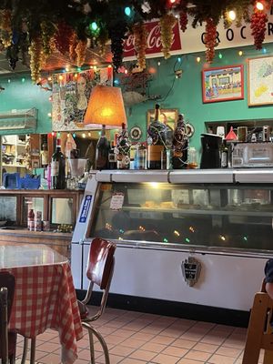 MONJUNIS ITALIAN CAFE AND GROCERY - Updated January 2026 - 132 Photos ...