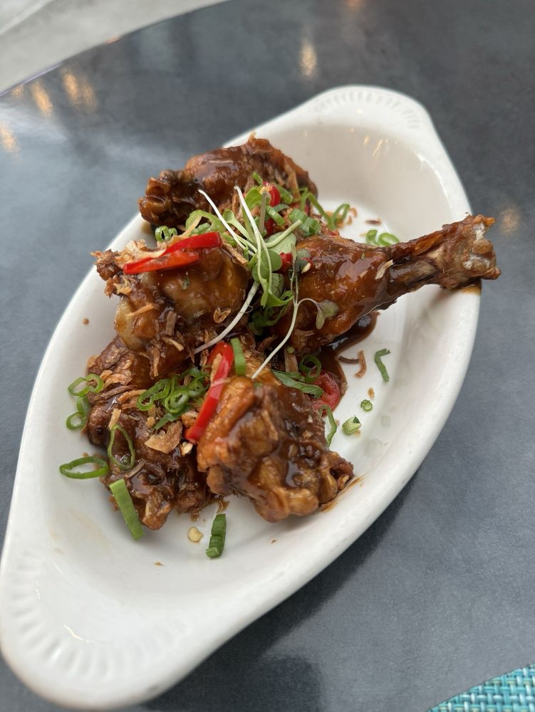 VEE VEE - Updated June 2024 - 75 Photos & 319 Reviews - 763 Centre St ...