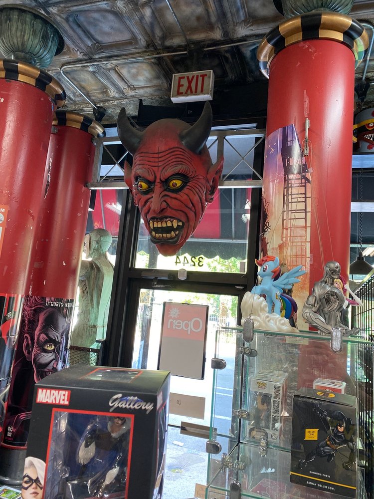 CHICAGO COMICS - 36 Photos & 154 Reviews - 3244 N Clark St, Chicago ...