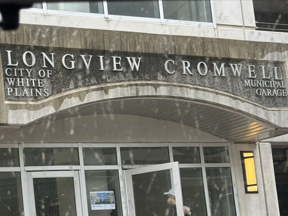 LONGVIEW CROMWELL GARAGE - Updated December 2025 - 11 Longview Ave ...