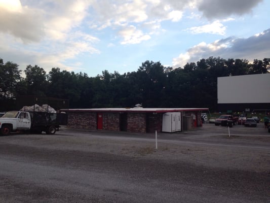 SWINGIN’ MIDWAY DRIVE IN THEATRE - Updated October 2025 - 20 Photos ...