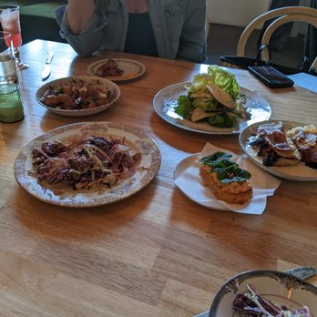 ROE - Updated January 2026 - 55 Photos & 32 Reviews - 207 Unity St ...