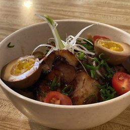 MOMS - Updated December 2025 - 203 Photos & 122 Reviews - 190 Keawe St ...