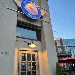 DESTINATION DOGS - Updated December 2025 - 1659 Photos & 1290 Reviews ...