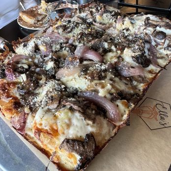 ELLA’S ITALIAN PUB - ELMHURST - Updated December 2025 - 181 Photos & 97 ...