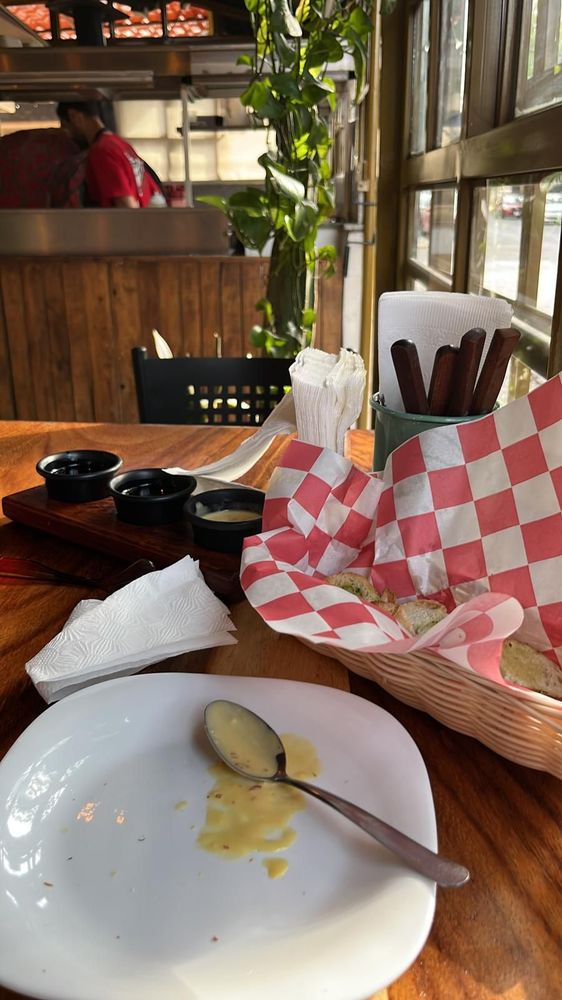 RAGAZZI PIZZERIA - Updated July 2025 - C. Bernardo de Balbuena 100 ...