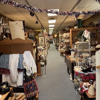 YVONNE MARIE’S ANTIQUE MALL - Updated October 2025 - 29 Photos - 152 S ...