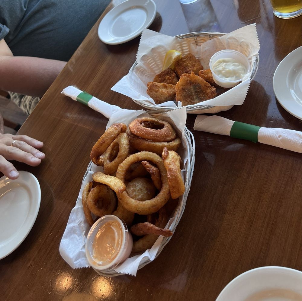 MOSSBACKS - Updated July 2024 - 29 Photos & 80 Reviews - 371 Catawba ...