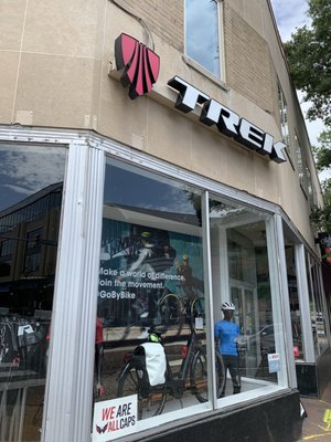 TREK BICYCLE ARLINGTON CLARENDON - Updated August 2024 - 27 Photos ...