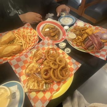 BROADWAY DINER - Updated December 2025 - 209 Photos & 268 Reviews ...