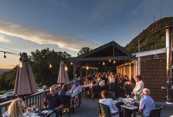 TAVERN ON THE HILL - Updated January 2026 - 79 Photos & 193 Reviews ...