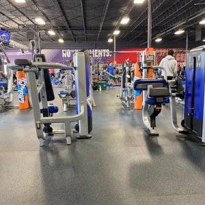 CRUNCH FITNESS - CHAMBLEE - 52 Photos & 59 Reviews - Gyms - 5508 ...