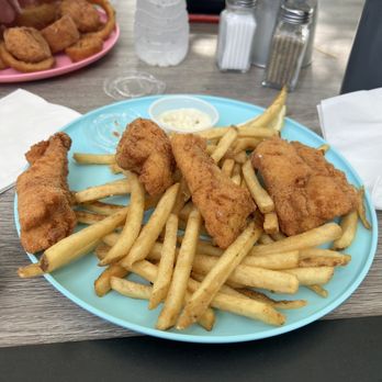 CARVOR’S FISH HOUSE - 155 Photos & 134 Reviews - 907 Douglas Ave ...