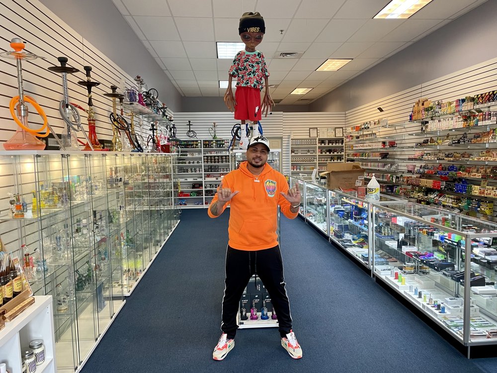 PLUG SMOKE SHOP - Updated November 2025 - 21 Photos - 14590 SW 8th St ...