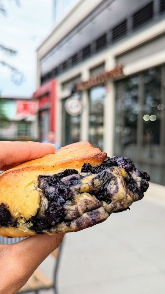 MIKE’S PASTRY - Updated June 2025 - 333 Photos & 148 Reviews - 445 ...