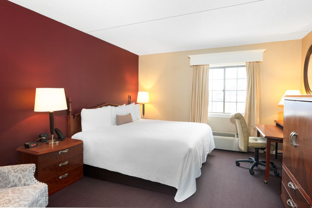 FIRESIDE INN & SUITES - Updated June 2026 - 66 Photos & 74 Reviews - 25 ...