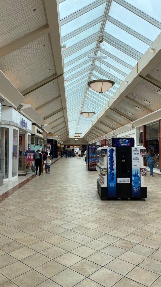 THE MALL OF NEW HAMPSHIRE - 31 Photos & 40 Reviews - 1500 S Willow St ...