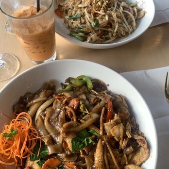 SEASONING THAI BISTRO - ELMWOOD - Updated November 2024 - 114 Photos ...