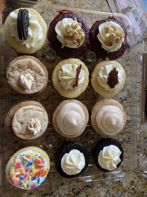 CUPCAKE AND A SMILE - Updated August 2024 - 46 Photos & 39 Reviews ...