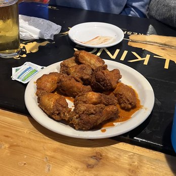 WOLFIES RESTAURANT & SPORTS BAR - Updated January 2025 - 299 Photos ...