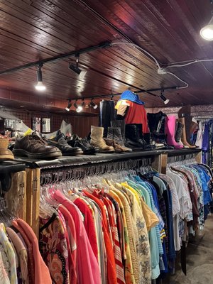 RED LIGHT VINTAGE CLOTHING - Updated January 2026 - 22 Photos & 124 ...