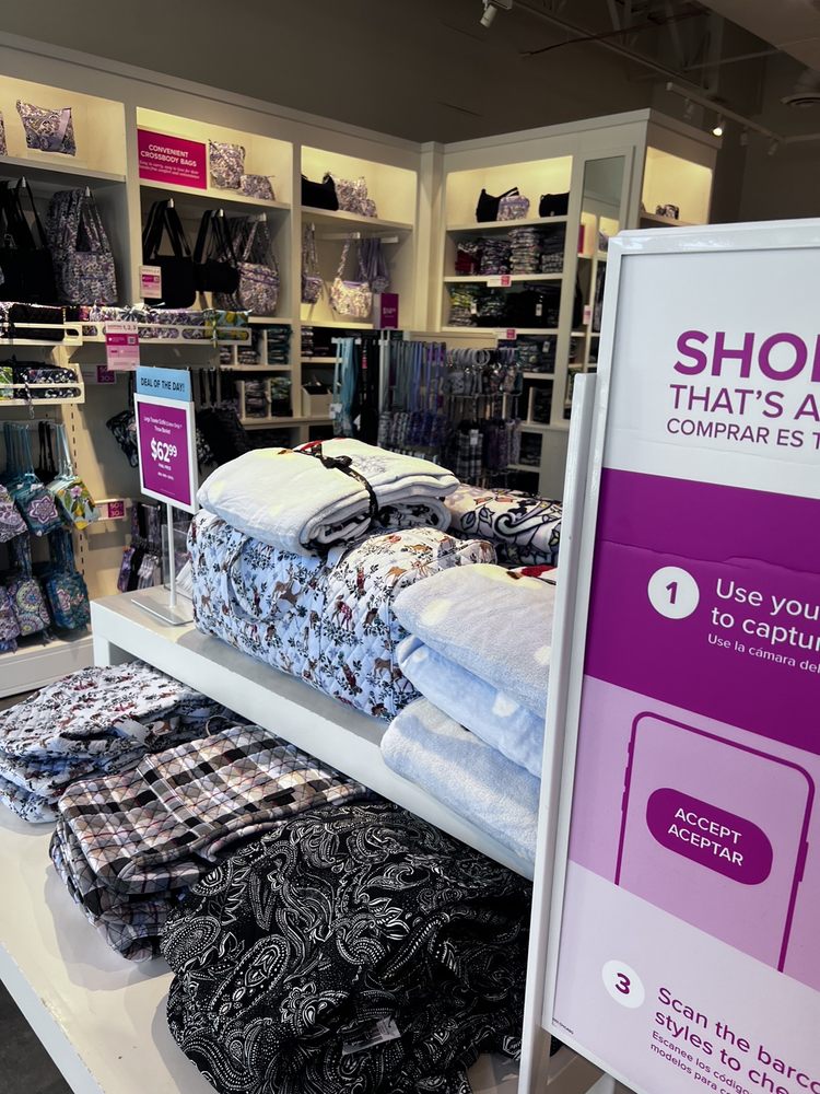 VERA BRADLEY - Updated October 2025 - 14 Photos & 21 Reviews - 1650 Premium Outlets Blvd, Aurora ...
