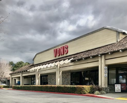 VONS - Updated December 2025 - 125 Photos & 96 Reviews - 6351 Haven Ave ...