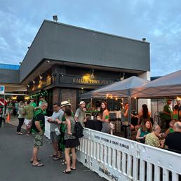 KAILUA TOWN PUB & GRILL - Updated July 2025 - 451 Photos & 534 Reviews ...
