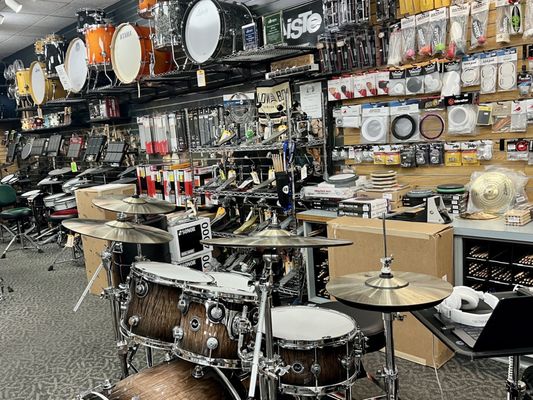 CHUCK LEVIN’S WASHINGTON MUSIC CENTER - Updated December 2025 - 50 ...