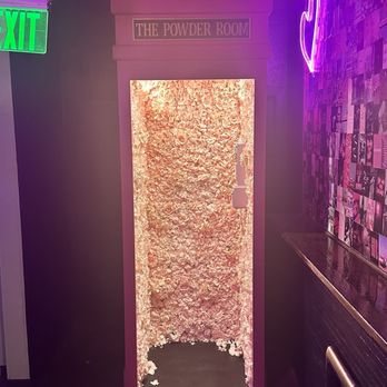 THE POWDER ROOM CHAMPAGNE BAR & RESTAURANT - Updated July 2025 - 252 ...