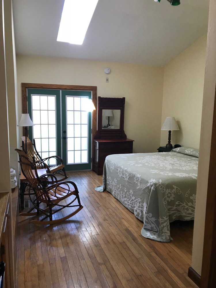 GORDON BEACH INN - 24 Photos & 24 Reviews - 16220 Lakeshore Rd, Union ...