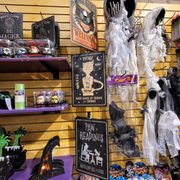 THE WIZARD’S CHEST - 229 Photos & 236 Reviews - 451 Broadway, Denver ...