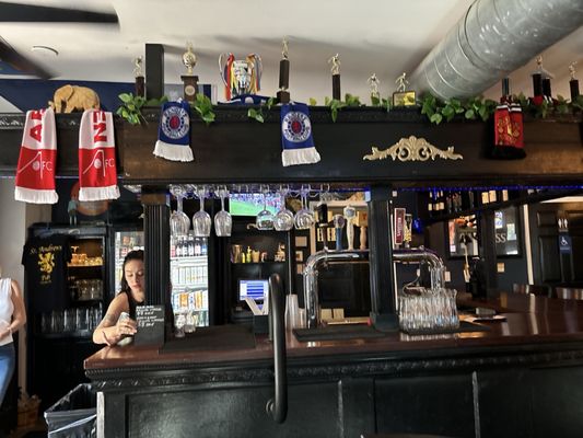 ST ANDREWS PUB - Updated December 2025 - 21 Photos & 11 Reviews - 949 ...