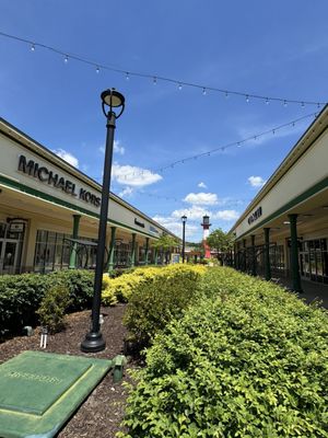 TANGER OUTLETS SAVANNAH - Updated October 2025 - 154 Photos & 128 ...