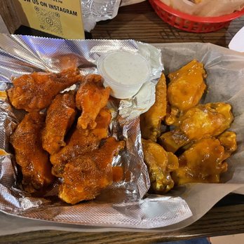 WINGS Y MAS - Updated July 2024 - 36 Photos & 43 Reviews - 1145 W ...