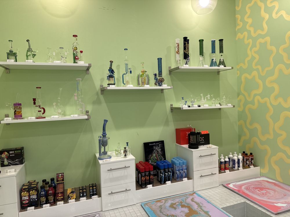 SAVANNAH SMOKE SHOP - Updated July 2024 - 18 Photos - 107 Whitaker St ...